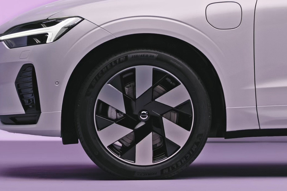 Volvo XC60 Color Options Available in Saudi Arabia